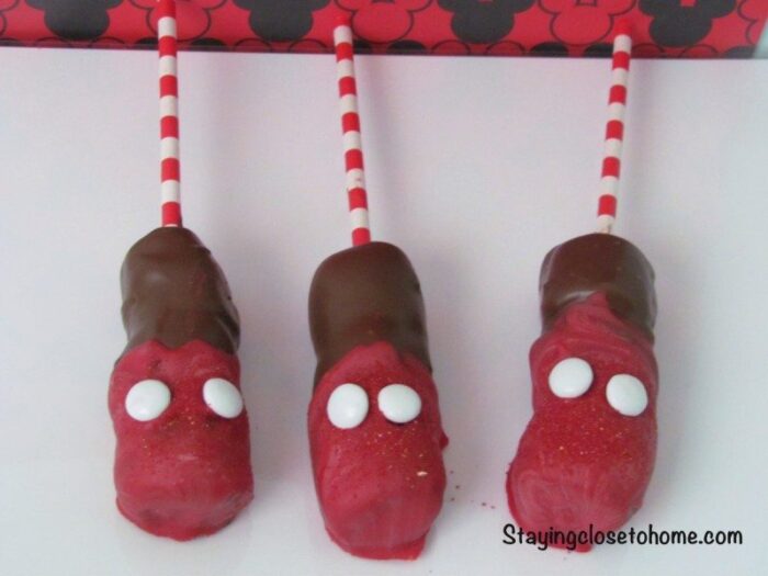 Super Easy Mickey Themed Food (Mickey on a Stick Snack)
