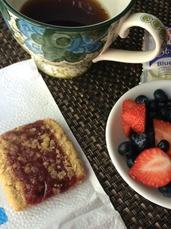 Fiber One Streusel Bars for on the go Fiber - Staying Close To Home