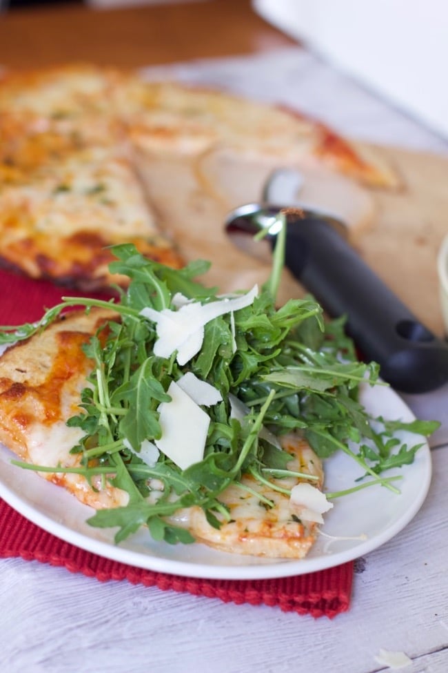 How to Throw an Easy Pizza Party For Adults & Kids