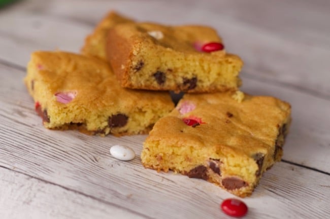Easy Cake Mix Cookie Bars with Pudding (Chocolate Chip M&M)